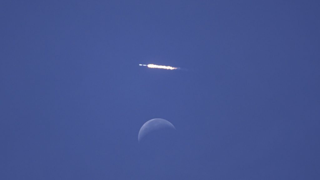 Blueprint a SpaceX Falcon 9 rocket fly over the moon in incredible ...