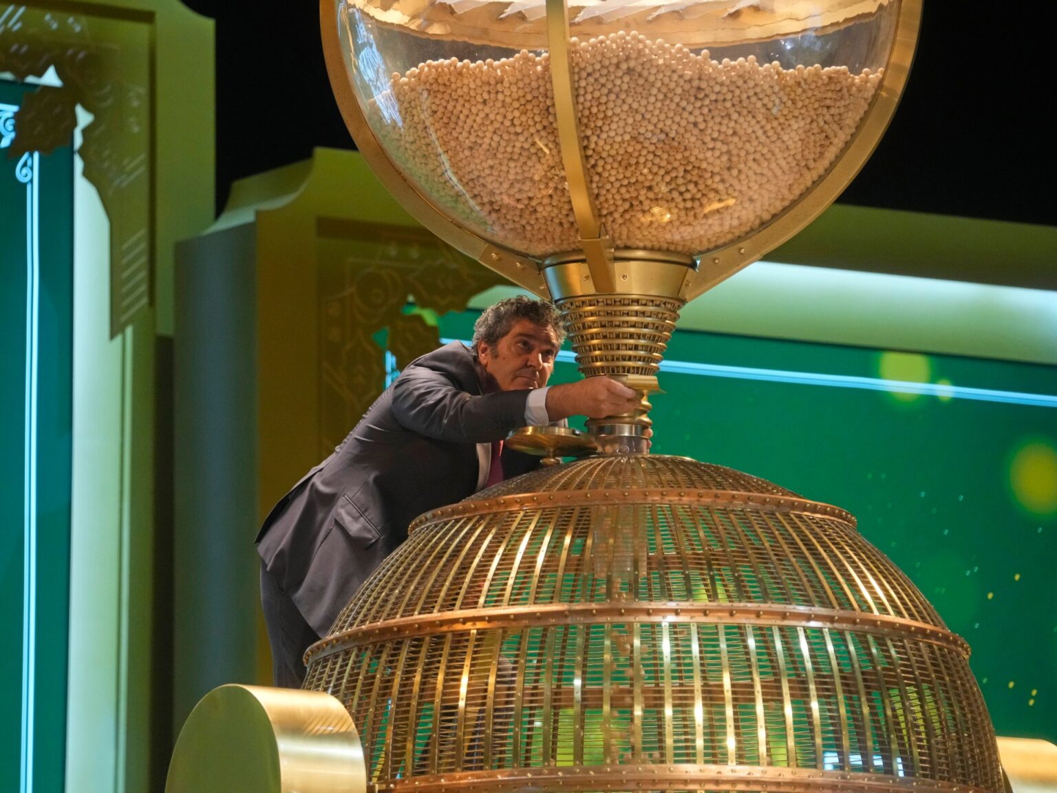 ‘The Fat One’ sings: Spain’s Christmas lottery game presents millions ...
